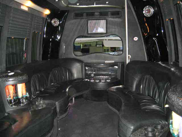 Party Bus Ottawa | Limo Bus Ottawa | Mini Bus Rental Ottawa